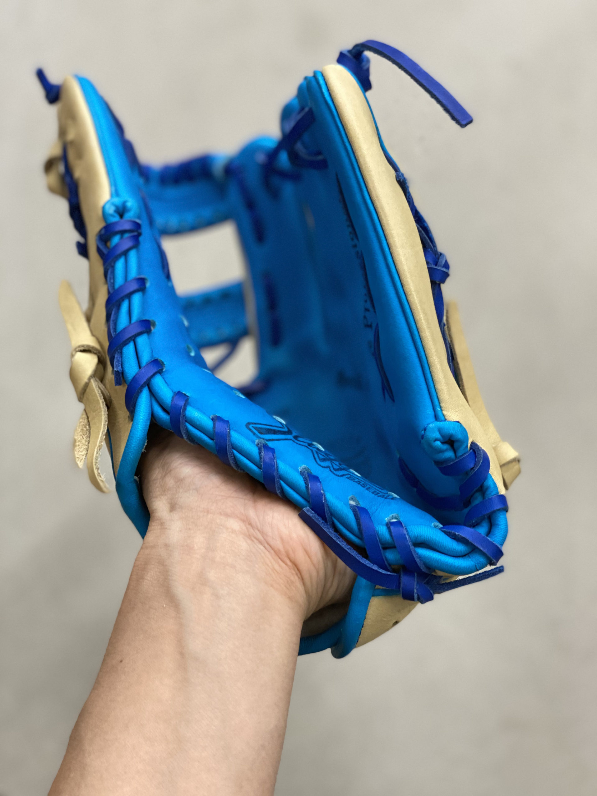 中日の石川昴弥選手が中村紀洋コーチから受け継いだ独特なグラブBU5とはどんなグラブなのか？ | やばいグローブ屋さん