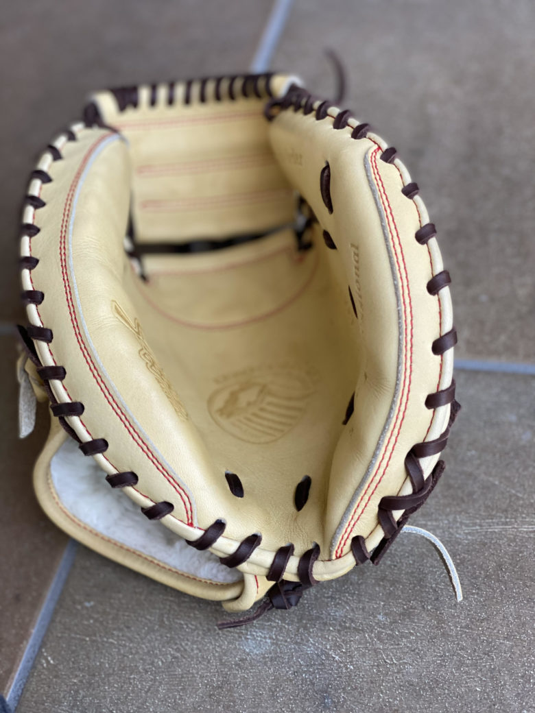 【低学年の強い味方】初めてのキャッチャーは久保田スラッガーのJCSPを思い切り握り潰そう！ | やばいグローブ屋さん